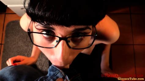 Deep Throat Blow Job In The Kitchen Show Gurl