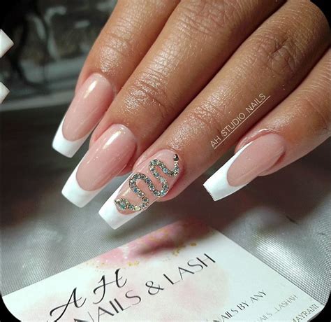 French con dije Uñas elegantes y sencillas Uñas Francesita uñas