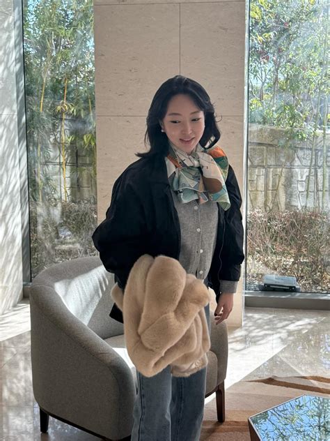 내 어릴적 꿈은 현모양처였어 요즘시대엔 안 맞는 꿈이던가 남편 내조하고 깨끗하게 집을 정돈하고 살림하고 가족들을 위해 건강한 요리하고 나이 쯤엔 아이 명을 내