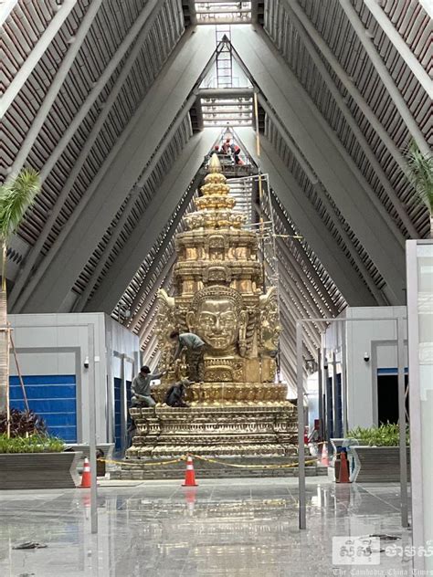 ចម្លាក់«ព្រះព្រហ្មកម្ពស់៧ម៉ែត្រនឹងលេចចេញជារូបរាងនៅព្រលានយន្តហោះសៀមរាបថ្មី សុីសុីថាមស៍