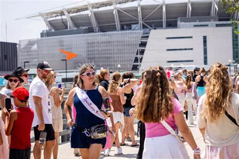Swifties Take Over Cincinnati For Taylor Swifts Eras Tour Photos