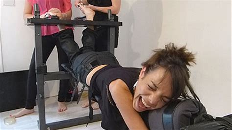 Constance And Alisea Break The Beautiful MaÏa In The New Device Bare