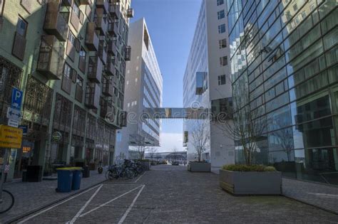 close up overflow bridge at paleis van justitie and openbaar ministerie