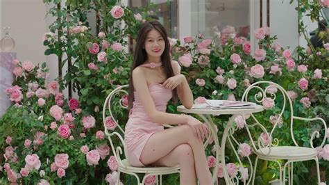 身材很好的美女和男朋友在拍摄，这个身材肯定拍出来很好看 Youtube