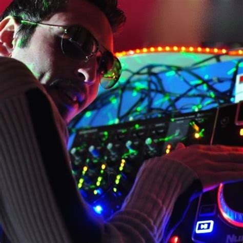 Stream Soner Sarıkabadayı Kutsal Toprak Murat Uyar Club Remix 2013