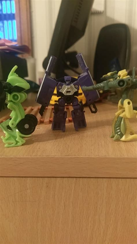 Question About Universe Mini Con Toys R Transformers