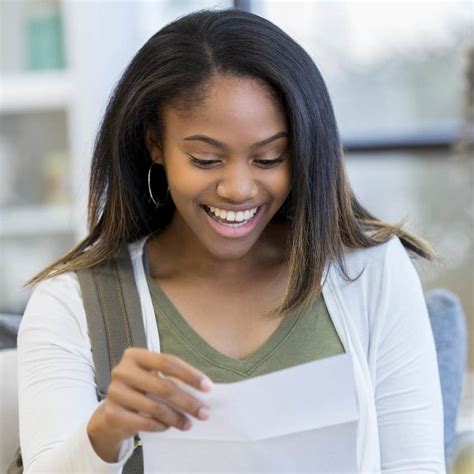 Teen Wont Speak To Her Mom After She Hid Her College Acceptance Email