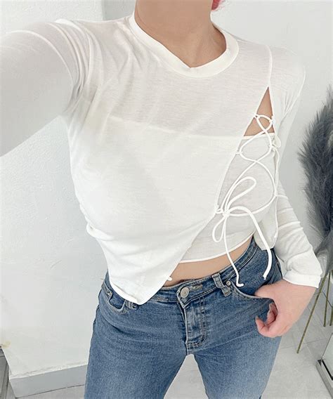 [y2k 리틀빅사이즈] 베이직 트임 아이렛 스트랩 롱슬리브티 2colors 에이블리