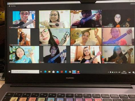 Uke Class El Sorprendente éxito De La Primera Escuela De Ukelele De