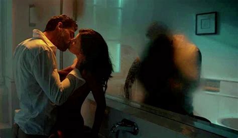 6 Reasons Why You MUST Try Having Sex In Front Of A Mirror