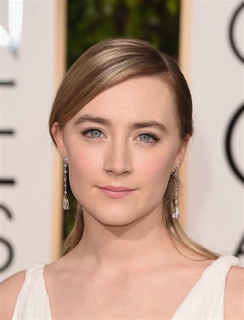 Saoirse Ronan Hair And Makeup At Golden Globes 2016 Red Carpet