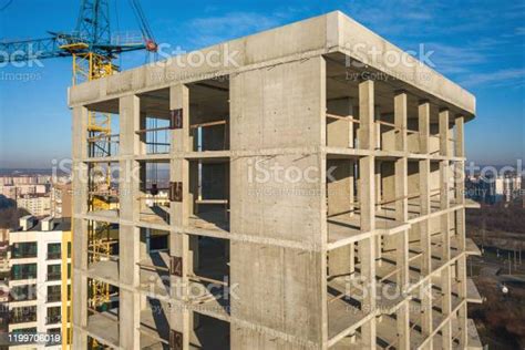 도시에서 건설 중인 고층 아파트 건물의 콘크리트 프레임의 공중 보기 0명에 대한 스톡 사진 및 기타 이미지 0명 강철 개발 Istock