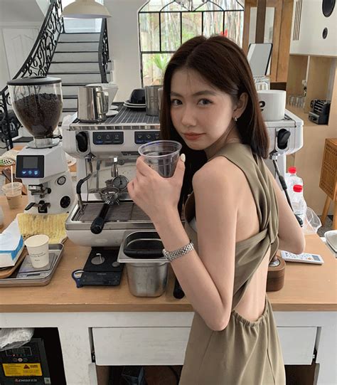 캠프 원피스 미디원피스 롱원피스 뒷트임원피스 백트임 뒷꼬임원피스 백꼬임임 면원피스 A라인 라우드넥 민소매원피스 나시원피스 슬림핏 데일리 데이트룩 여행룩 포인트룩 여친룩 해외