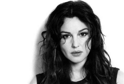 მონიკა ბელუჩიმ დედიშობილა ფოტოები გამოაქვეყნა