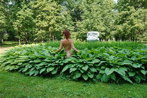 Naked In The Grass Pics Xhamster