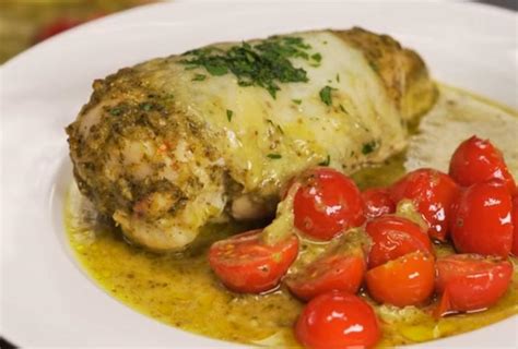 Рецепта за пилешко филе с песто и домати кулинарно бг