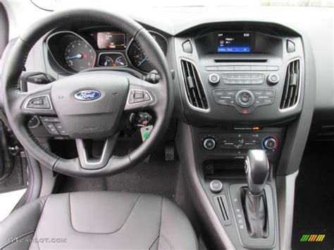 2015 Ford Focus Se Sedan Charcoal Black Dashboard Photo 101905341