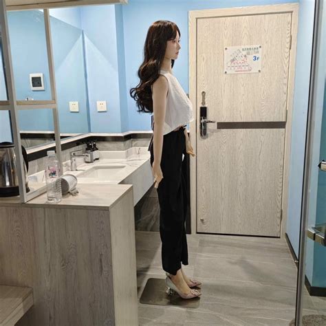 Dual Function Sex Doll Stand Zlovedoll