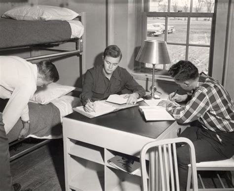 The Evolution Of College Dorm Rooms Over The Last 110 Years 34 Pics