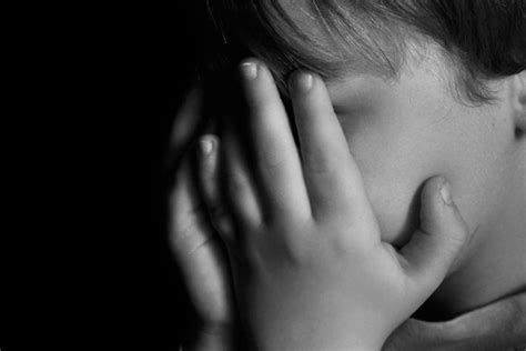 Vater Zwingt Sohn Zu Sex Mit Stiefmutter Um Zu Beweisen Dass Er Nicht Schwul Ist