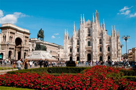 The Essential Travel Guide to Milan (Infographic)