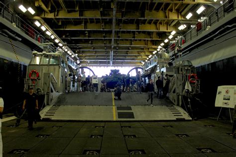 Video Of Lcac Marine Hovercraft Business Insider