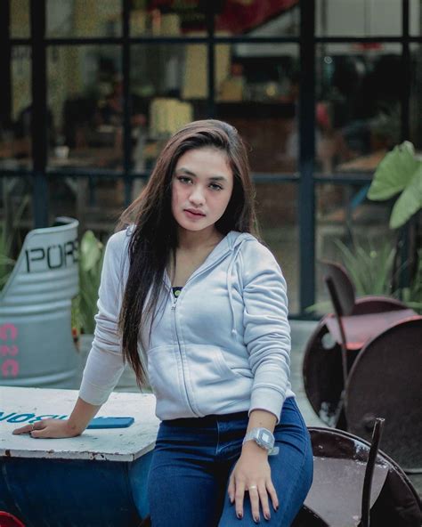 Hal Ini Yang Bikin Cewek Jatuh Cinta Pada Pandangan Pertama