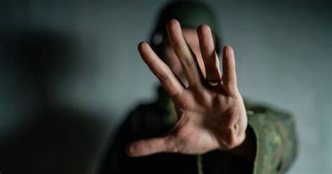 팬티 내려 얼굴 갖다댄 선임 군함서 장소 안가리고 강제추행