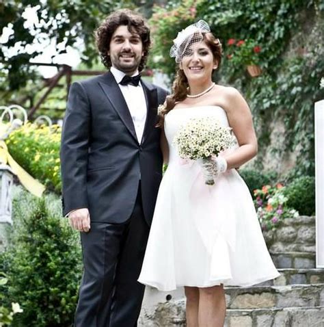 Hande Doğandemir Şebnem Bozoklunun Eski Eşi Emre İzer Ile Aşk