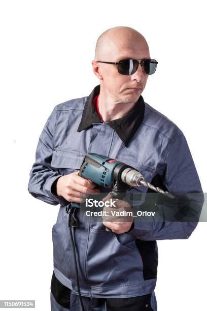 작업복에 남자 어두운 보호 안경 그의 손에 전기 드릴 그루터기 얼굴부위 털에 대한 스톡 사진 및 기타 이미지 그루터기 얼굴부위 털 남자 남자들만 Istock