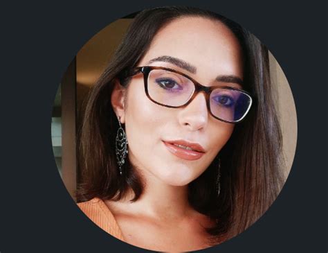 Julia Cavadas Medium