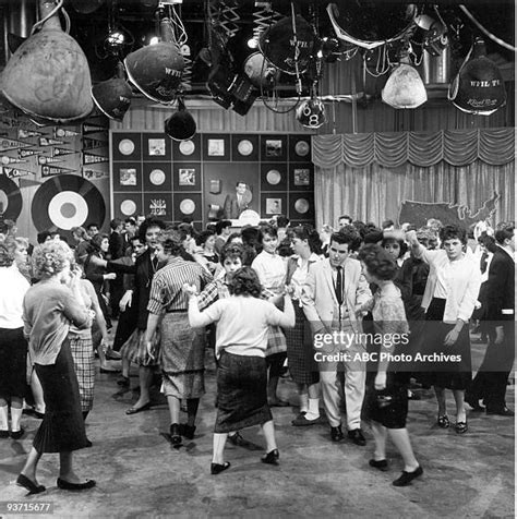 American Bandstand Dancers Photos And Premium High Res Pictures Getty