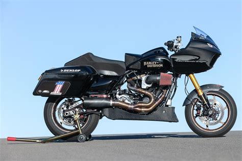 How To Ride A Bagger Motorcycle At Monte Stock Blog