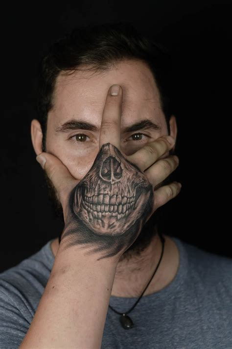 Tatuaje De Calavera En La Mano