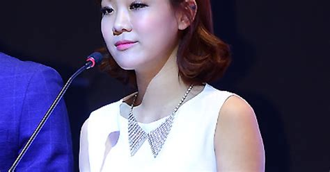 [md포토] 초미니로 각선미 드러낸 오효주 아나운서