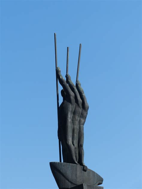 무료 이미지 하늘 기념물 신병 동상 외륜 경계표 푸른 조각 미술 첨탑 청동 로잉 하나로 된 돌 시청 광장 새로운 울름 지구의 분위기 보트에