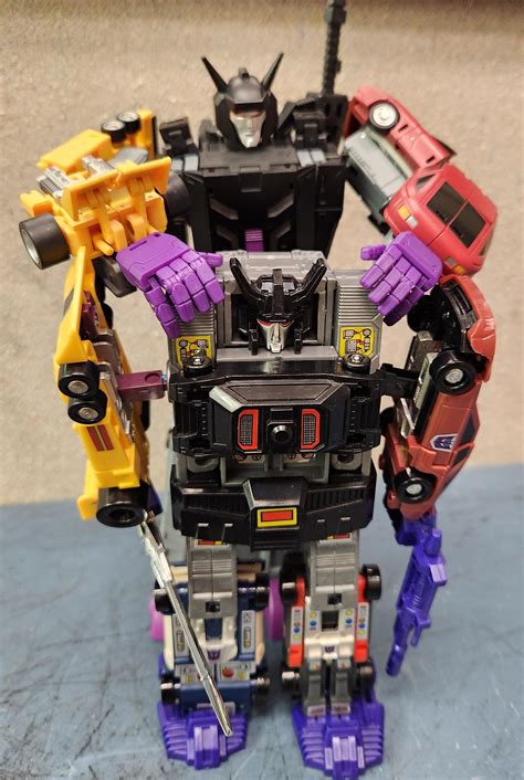 A tale of 10 Stunticons : r/transformers