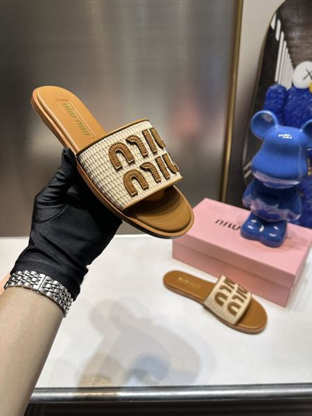 Шлепанцы Miu Miu купить на Ozon по низкой цене 1611996827