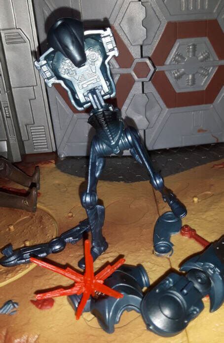 Super Battle Droid Figure With Exploding Body Damage Saga Series