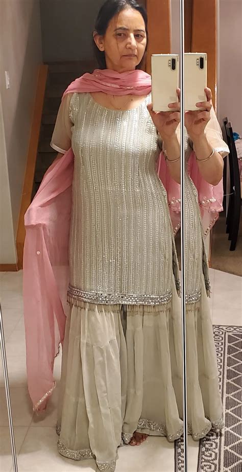 Pin By Sabjag Sadiura On Sabi Dress Beautiful Women Over 40 Women Dress