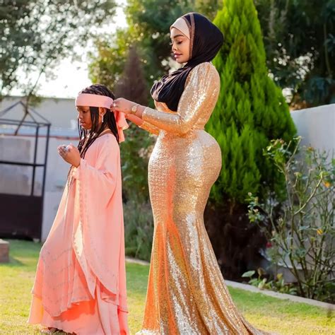 Mu Ikanzu Ndende Kandi Igaragaza Amabuno Zari Hassan Yaserutse Mu
