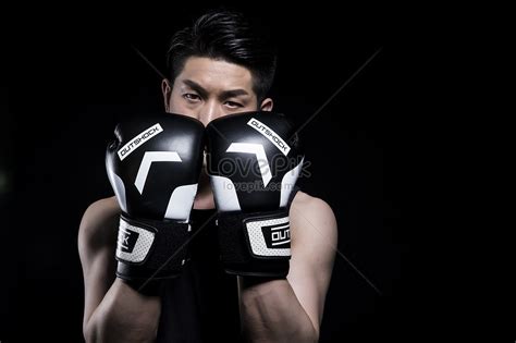 권투 경기 중 한 남자 사진 무료 다운로드 Lovepik