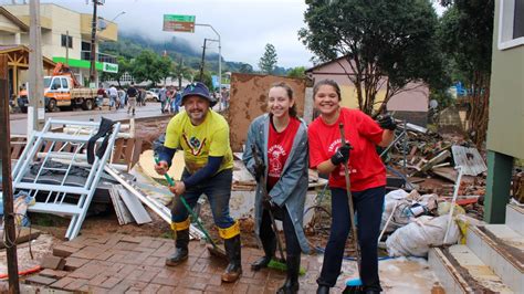 Brazil Scouts Rising Together Post Flood Reconstruction Wosm