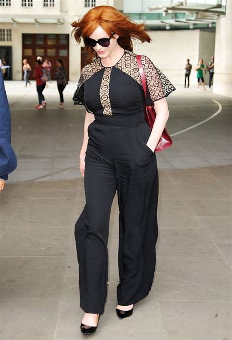 راهنمای انتخاب لباس برای خانم ها با سینه بزرگ وبلاگ شیکسون