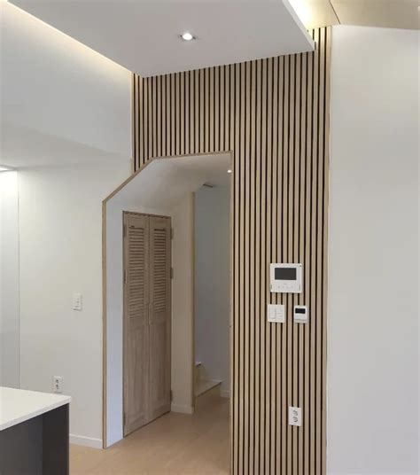 하이어쿠패널 현대적인 아름다운 디자인과 모던한 인테리어 우아하고 고급스러운 3면 목재 베니어 마감이 적용된 스트립 장식으로 벽과