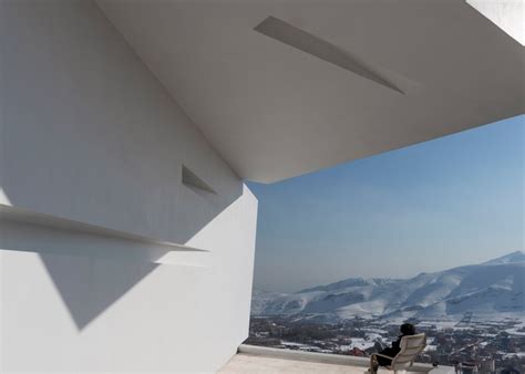 Iranian House By New Wave Architecture Is Three Stacked Boxes