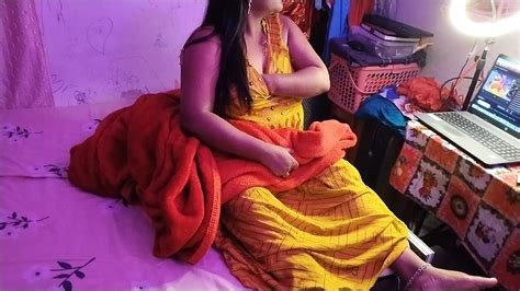 Horney Sexy Desi Bhabhi Try To Cam Show And She Show Here Nipples