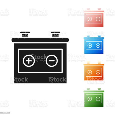 흰색 배경에 격리 된 검은 색 자동차 배터리 아이콘입니다 축압기 배터리 에너지 전력 및 전기 축압기 배터리 다채로운 아이콘을 설정합니다 벡터 일러스트레이션 교통수단에 대한