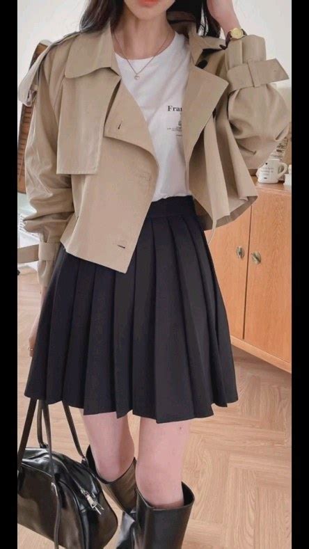 킴스쇼룸 A라인으로 떨어지는 우아한 실루엣이 여성스러운 무드를 선사하는 제품입니다 여름에는 단품으로 간절기에는 얇은 아우터를 살짝 걸지기 좋은 제품입니다