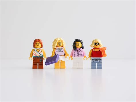 Sex And The City Carrie Miranda Charlotte And Samantha Set Of 4 Minifigures From Genuine Lego